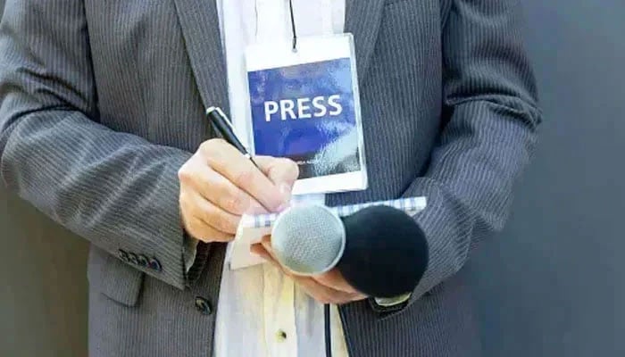 FIR registered against suspects for threatening senior journalists