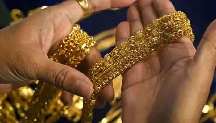 Gold rates up Rs2,200 per tola