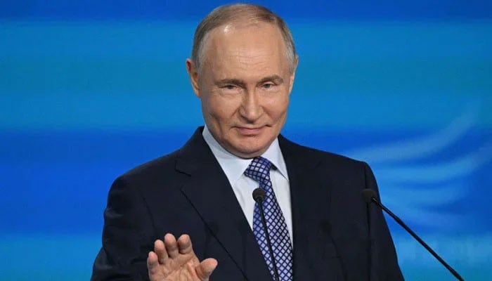 Putin amends law to let Russia ignore foreign criminal courts