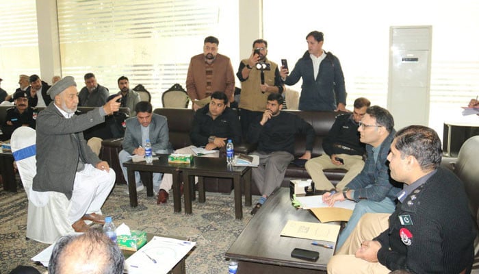 Police resolve issues at khuli kutchehry