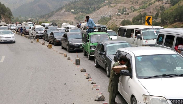 Power project victims block road in Upper Kohistan