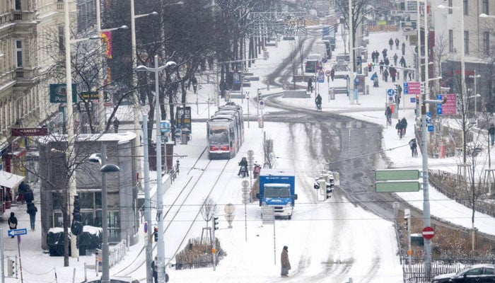 Freezing rain hampers transport in Central Europe