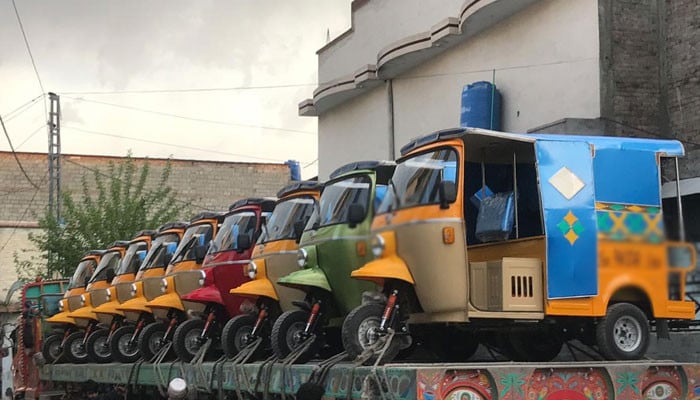 20 auto-rickshaws given to jobless in Lakki Marwat
