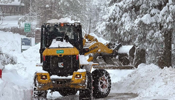 Fresh spell of snowfall multiplies people’s hardships