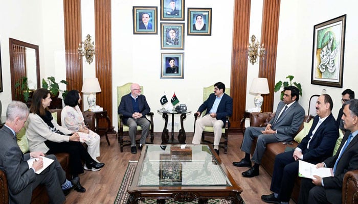 CM vows to achieve polio-free Sindh