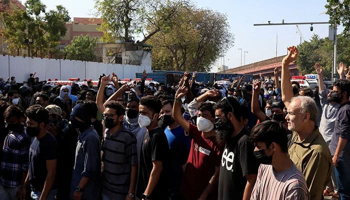 Protest erupts at Punjab Chowrangi over killing in police encounter