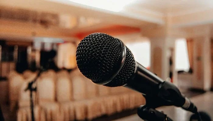 Speech competition: Students weigh pros and cons of traditional ...
