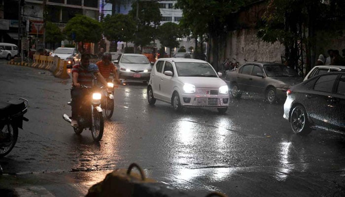 Windstorm, downpour disrupt power supply in City