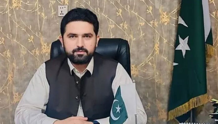 KP CM asks federal govt to rehab Kalam Road urgently