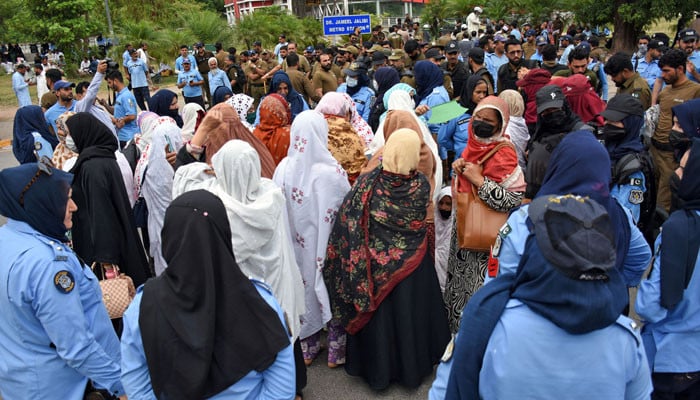 Red Zone barricaded following govt employees protest