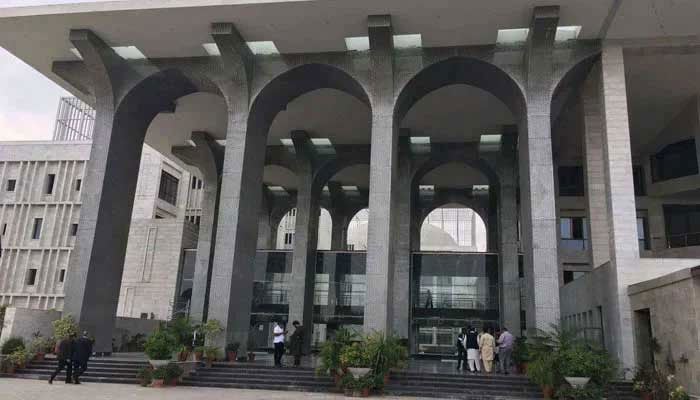 Banks can’t block citizens’ bank accounts without legal reason: IHC