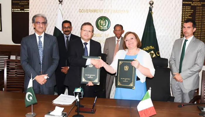 Pakistan, Italy sign 20m euros concessional loan to boost agricultural ...