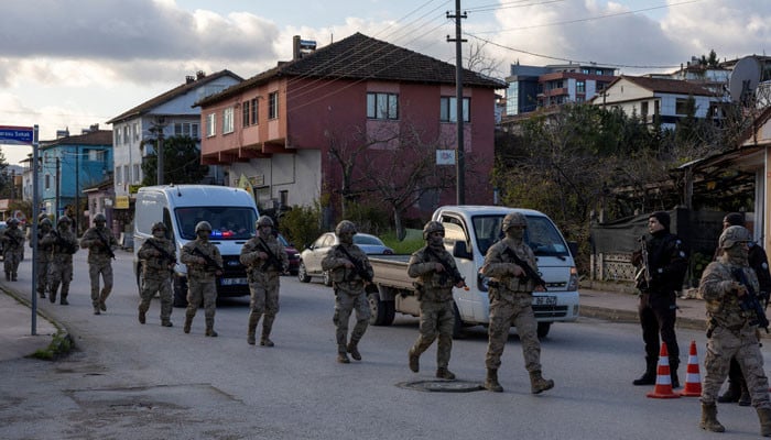 Three Turkish police, 6 Daesh militants killed in clash: minister