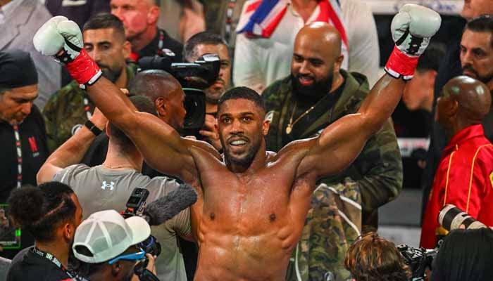 Boxer Anthony Joshua injured in Nigeria highway crash