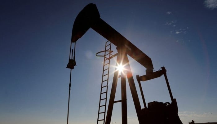 Oil falls as Israel-Lebanon ceasefire raises hopes for Hormuz reopening