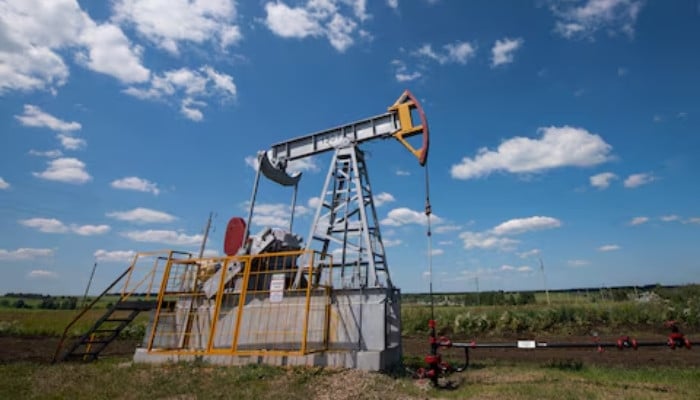 Oil prices fall on hopes of stronger supply after peace deal