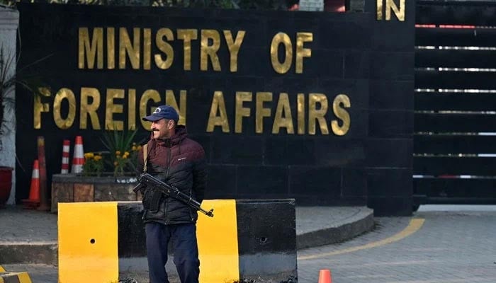 FO summons Afghan envoy, issues demarche over Karachi terror attack